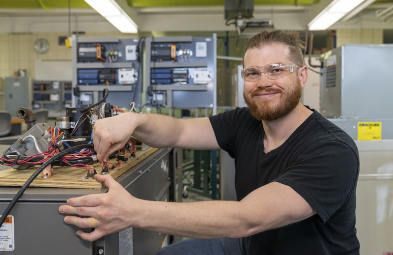 Macomb alumnus earns multiple degrees, pays tribute to mom